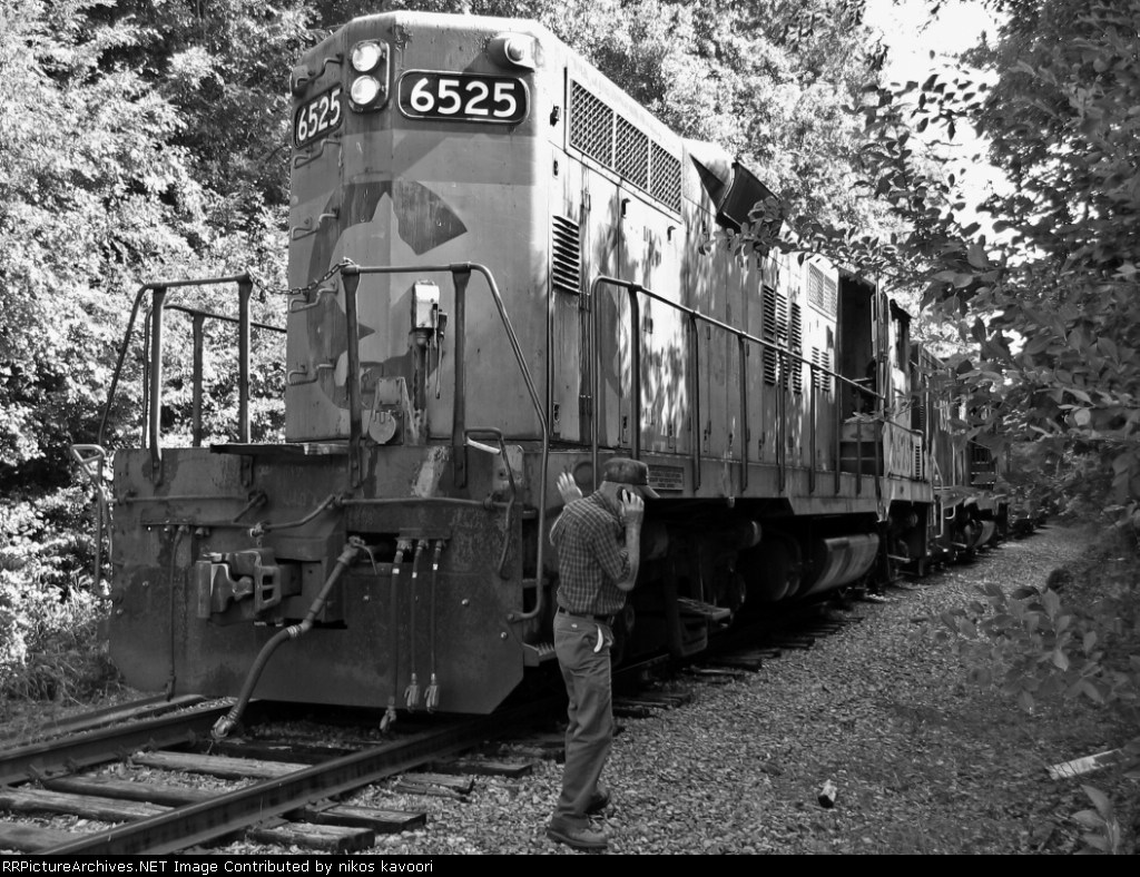 BO 6525 in Black & White